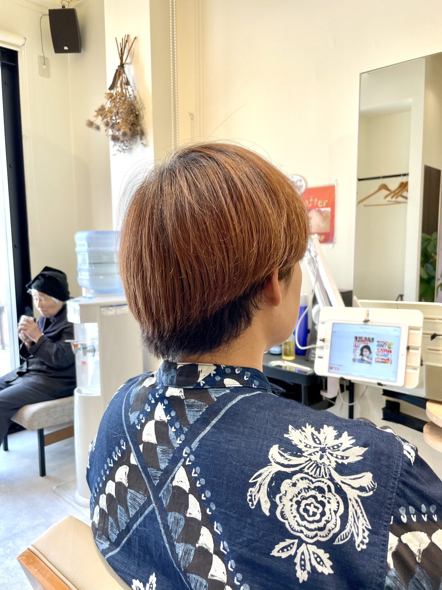 カラー剤にてんさい糖を添加してヒリヒリした痛みや痒みを軽減しツーブロックで刈り上げたマッシュショート | manitoga（マニトガ）